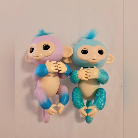 WowWee Toys | Toys | Lot Of 2 Fingerlings Talking Monkey Pets Pink Blue ...